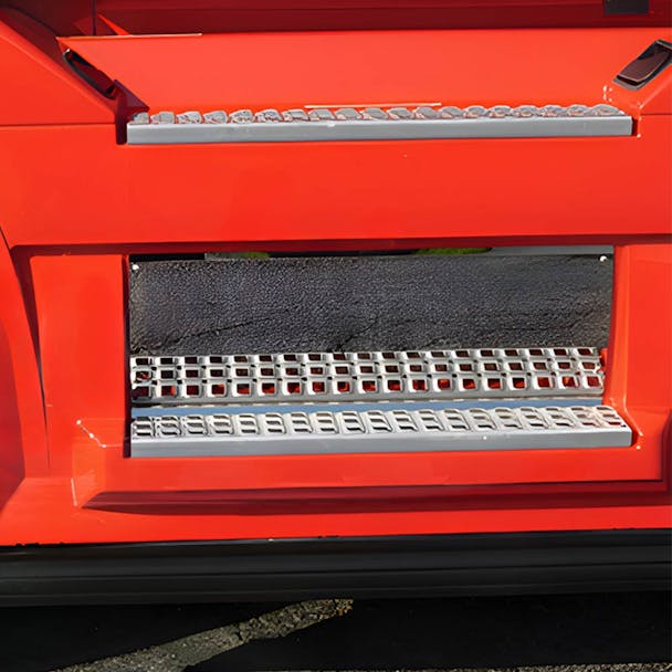 Volvo VN 740 Stainless Steel Lower Scuff Panel | Raney's